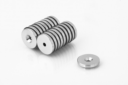 20x3/3.5 mm Annular N38 Neodymium Magnet - for Flat Screw | Neodymium ...